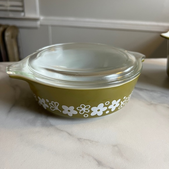 Pyrex | Kitchen | Pyrex Lazy Daisy Casserole Dish Small With Lid | Poshmark